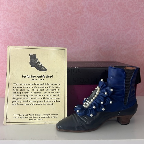 Just The Right Shoe | Accents | Just The Right Shoe 2589 999 Victorian ...